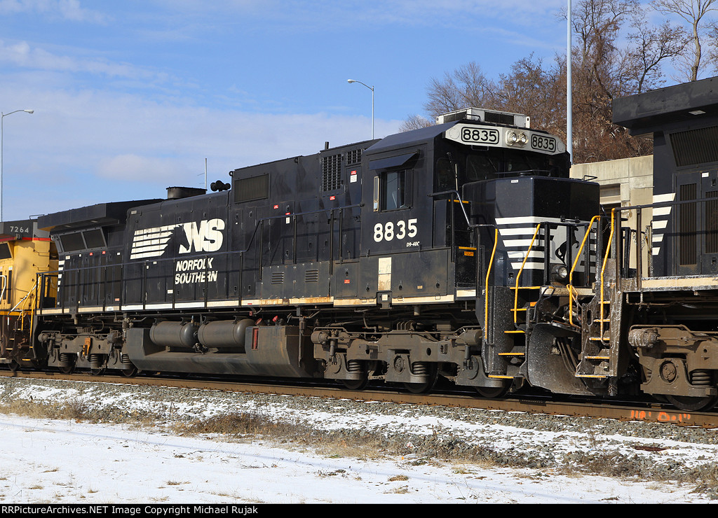 NS 8835